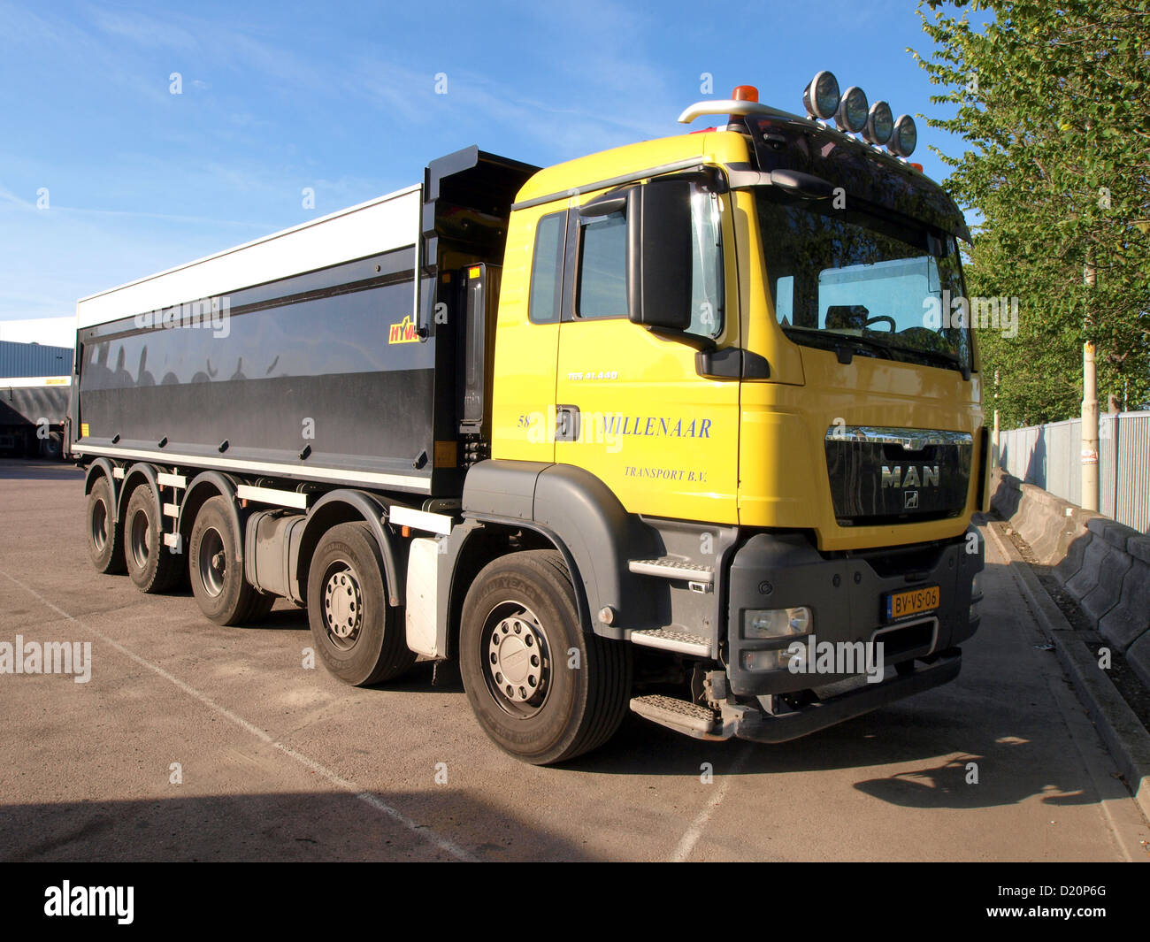 MAN TGS camion benne 41,440 Photo Stock - Alamy