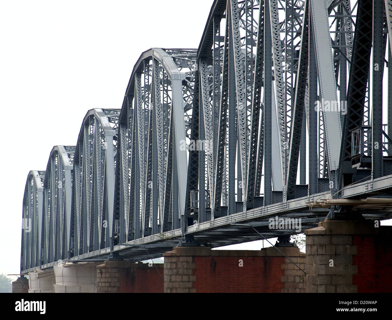 Pont en treillis avec des arches Banque de photographies et d’images à ...