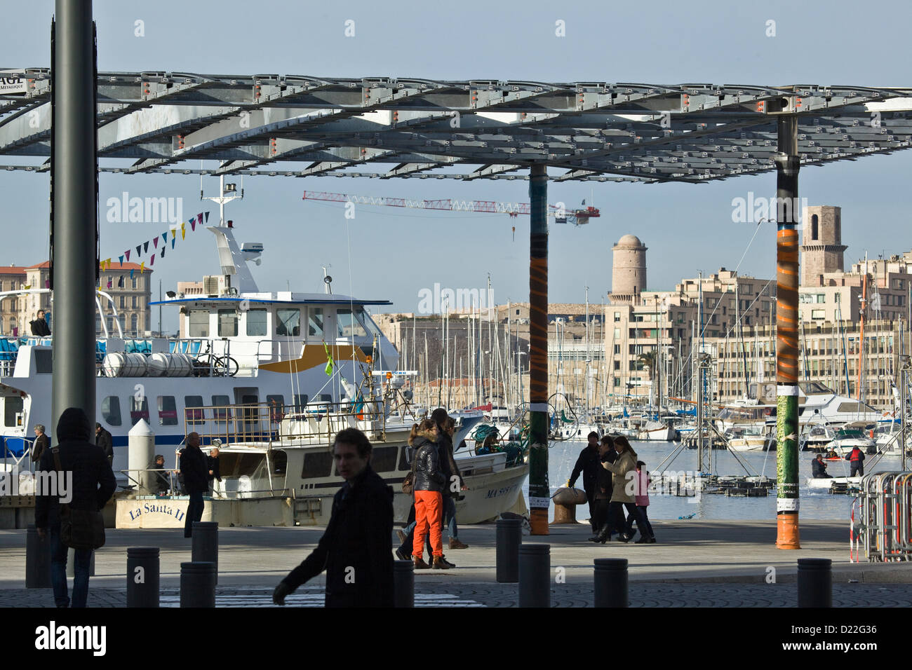 Norman Foster est l'Ombrière sur le Vieux Port de Marseille Photo Stock ...