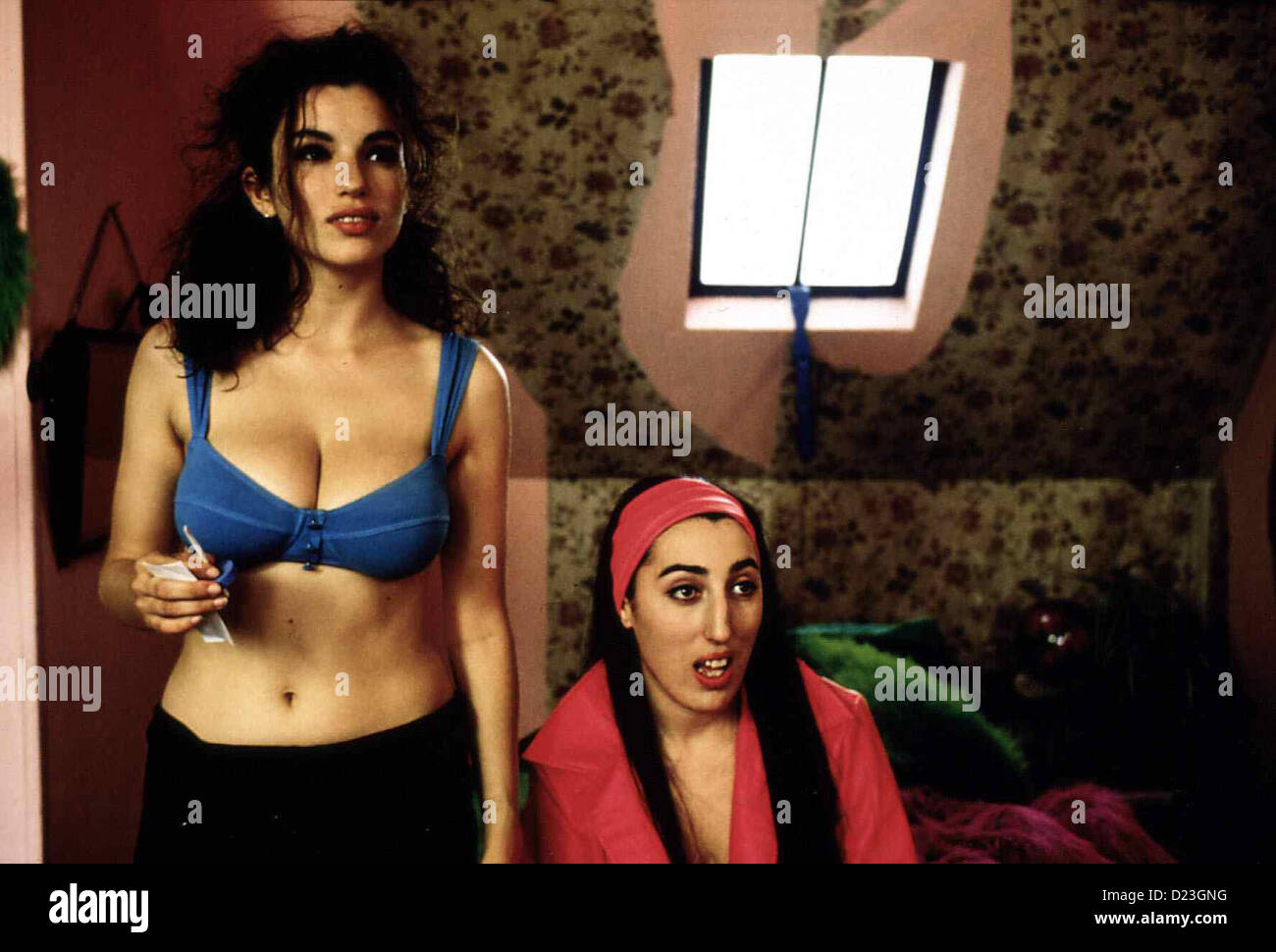 Sam Suffit Sam Suffit Eva (Aure Atika,l), Chichi (Rossy de Palma) *** légende locale *** 1991 ...