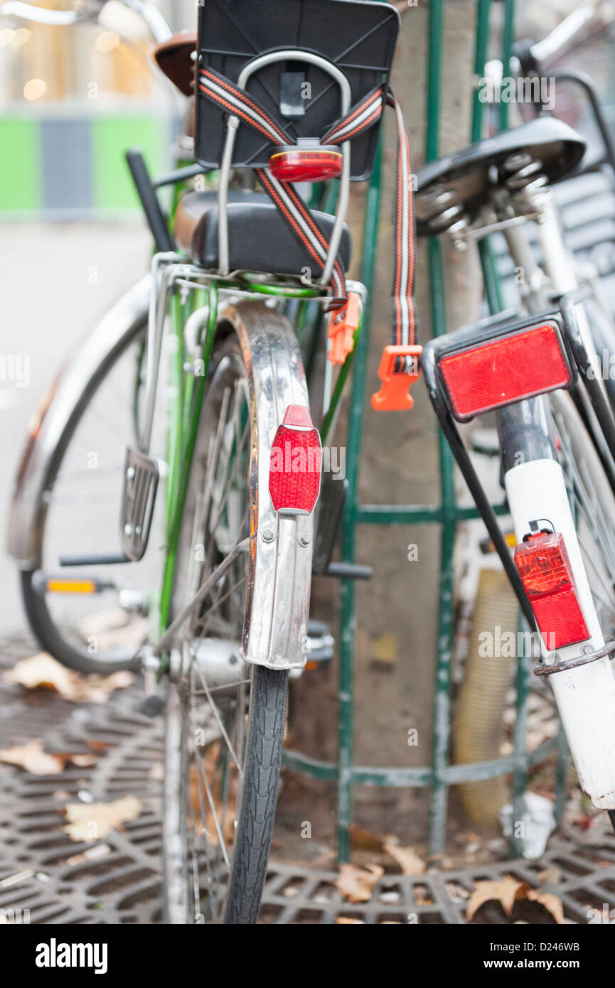 Rue cyclable de bicyclettes traditionnelles Banque de photographies et ...
