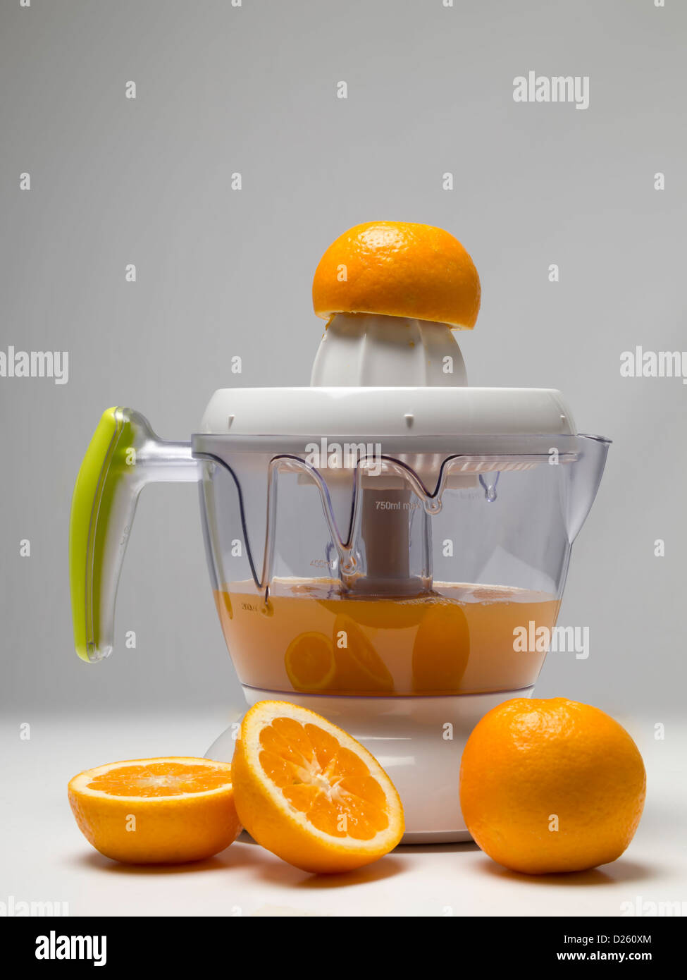 Machine à jus d'orange pressé frais Banque de photographies et d’images ...