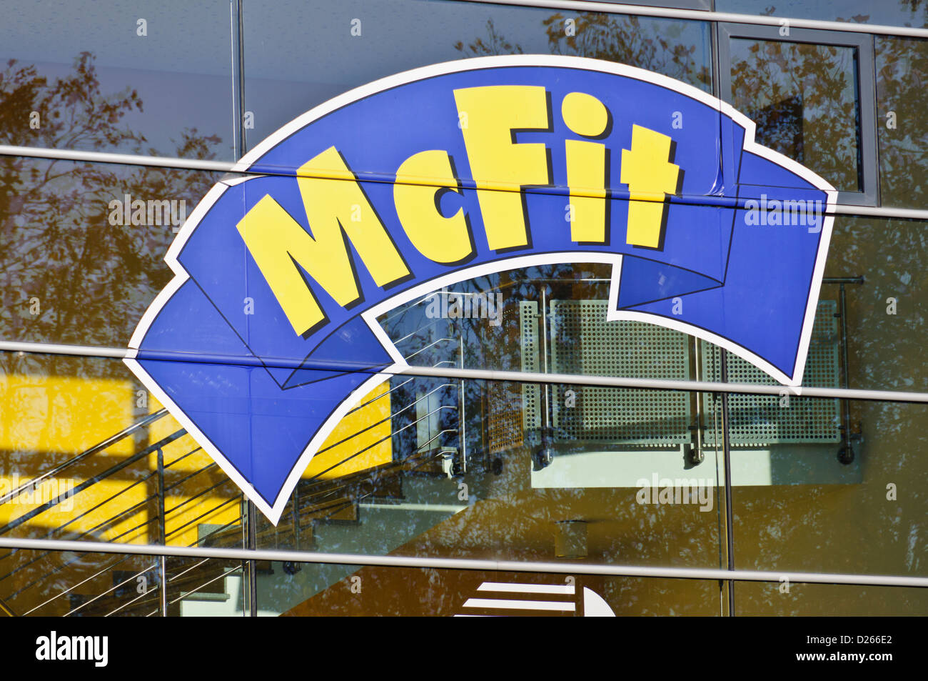 Mcfit logo Banque de photographies et d’images à haute résolution - Alamy