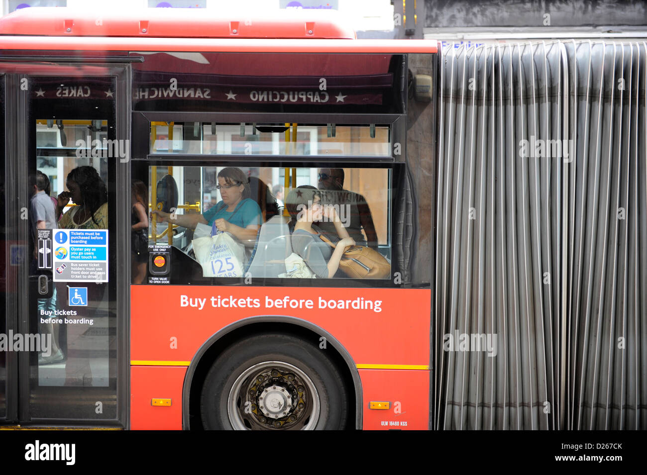 Bendy bus Banque de photographies et d’images à haute résolution - Alamy