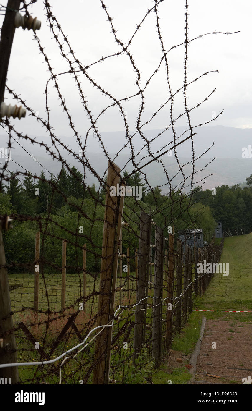 Natzwiller, France, barbelés de l'ancien camp de concentration de ...