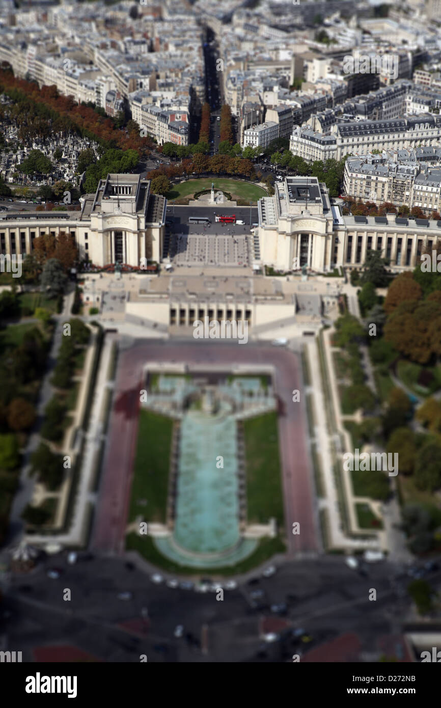 Tilt Shift - Vue aérienne de Paris de la Tour Eiffel - Paris - France ...
