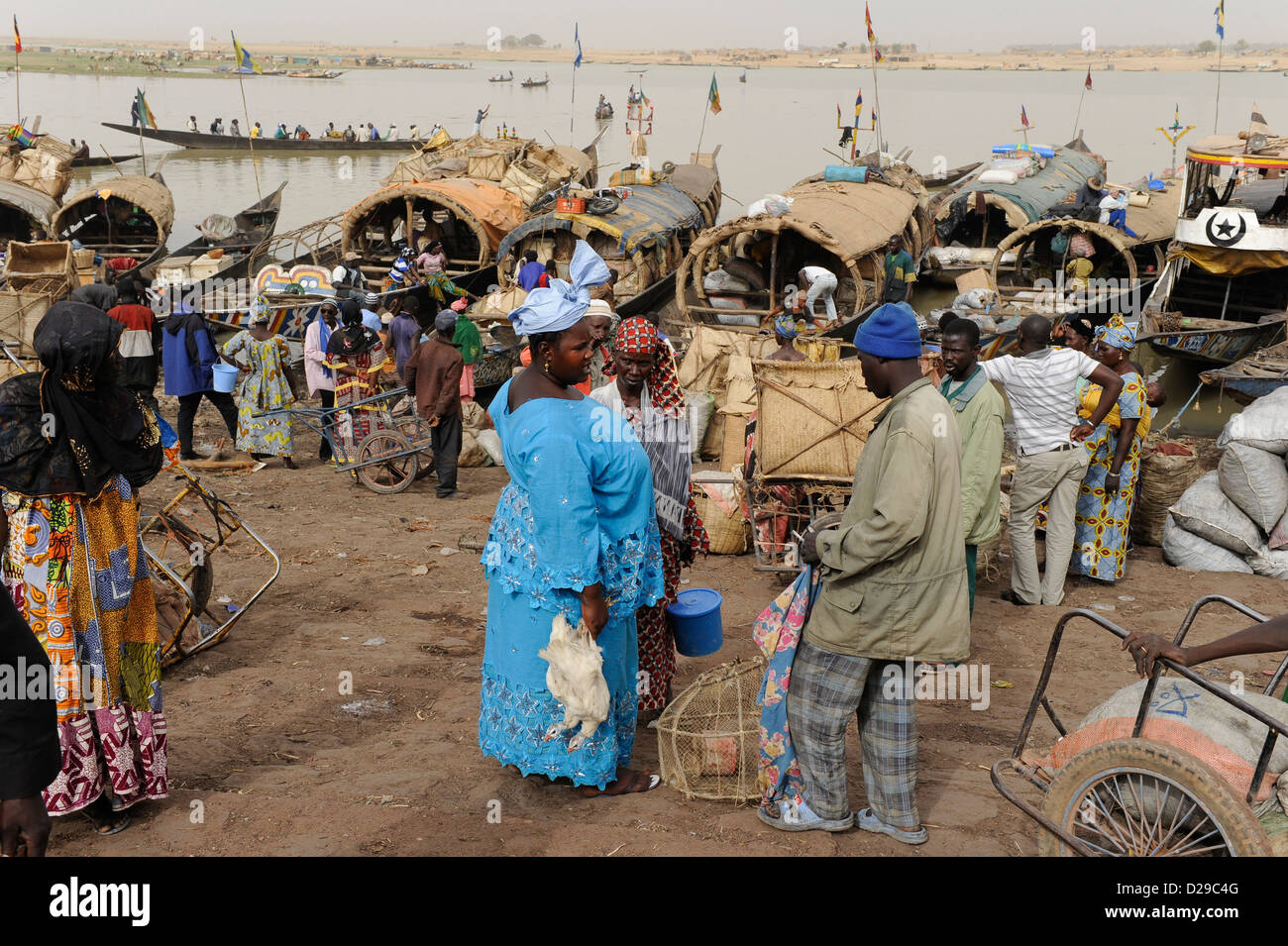 Mopti port boat mali Banque de photographies et d’images à haute ...