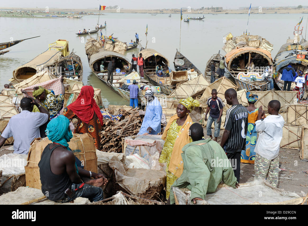 Mopti port boat mali Banque de photographies et d’images à haute ...
