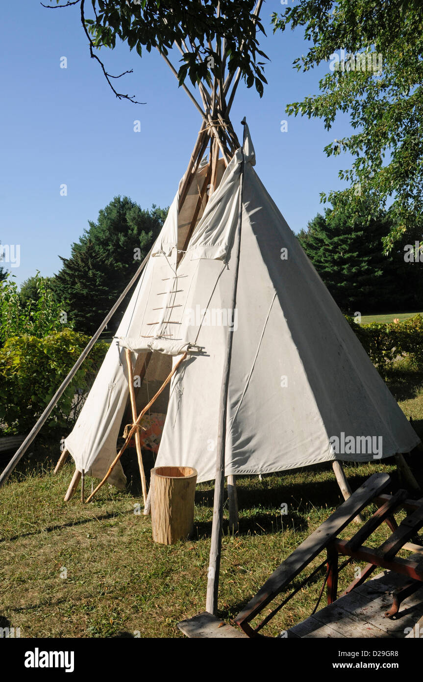 Tipi native Banque de photographies et d’images à haute résolution - Alamy