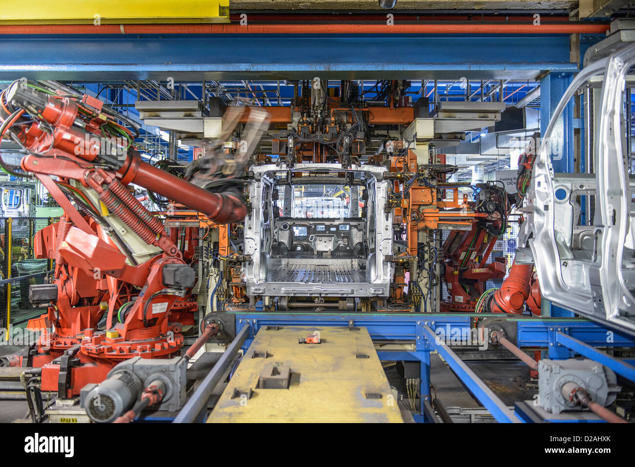 Robot En Usine Banque d'image et photos - Page 2 - Alamy