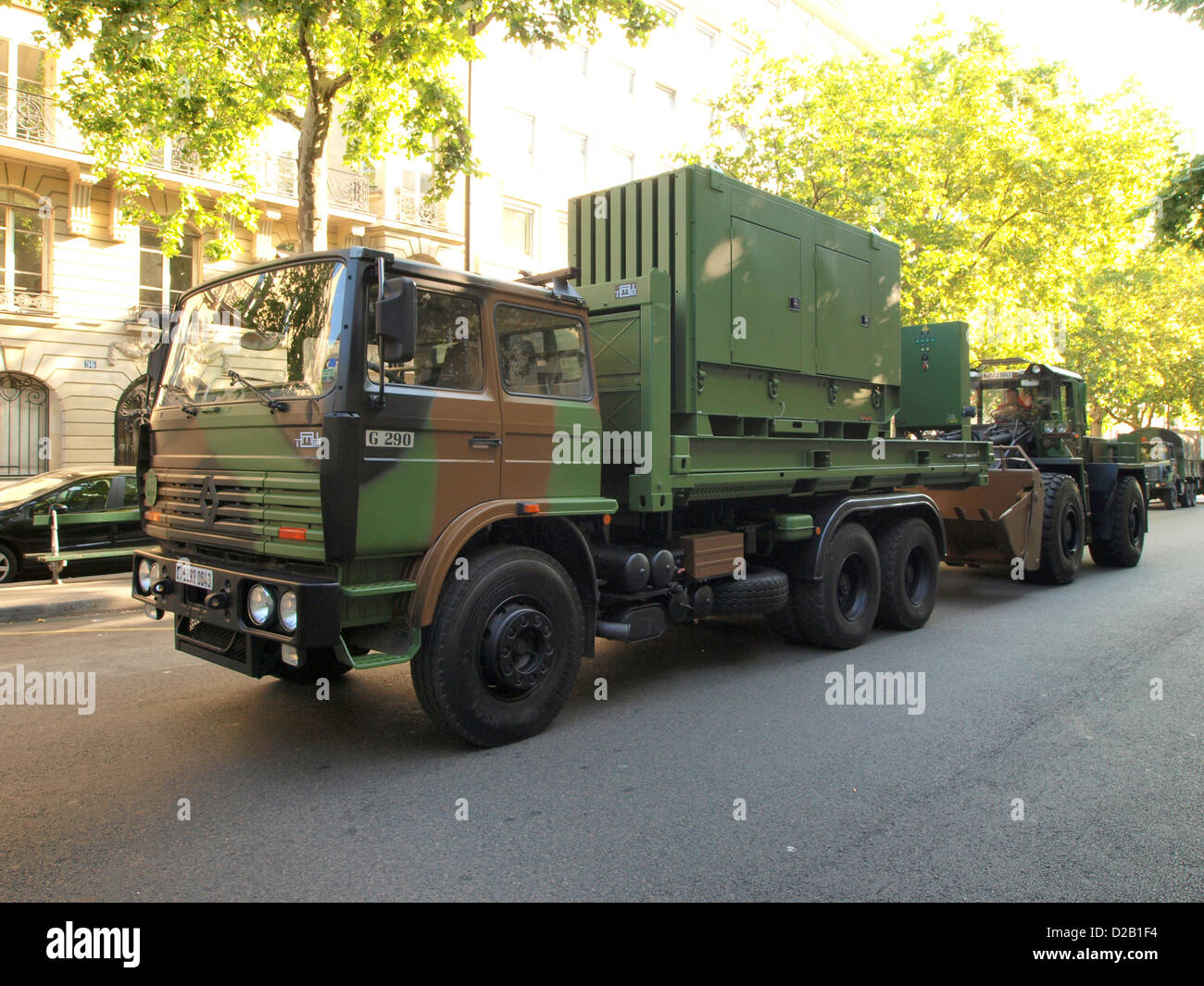 Camion Renault G290 défilé militaire Champs Elysees Photo Stock - Alamy