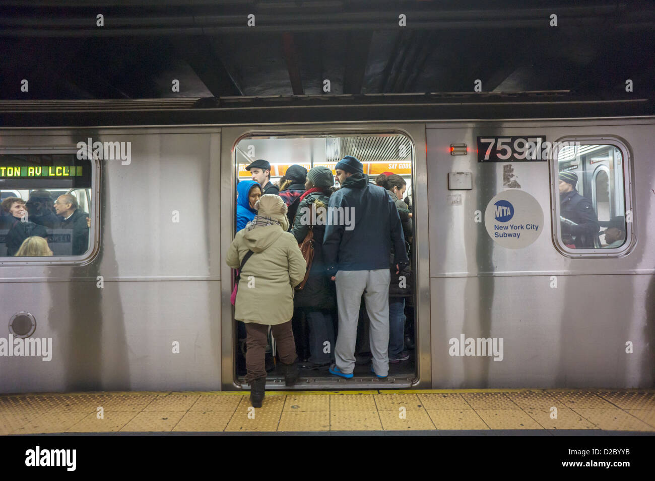 Train aux heures de pointe Banque de photographies et d’images à haute ...