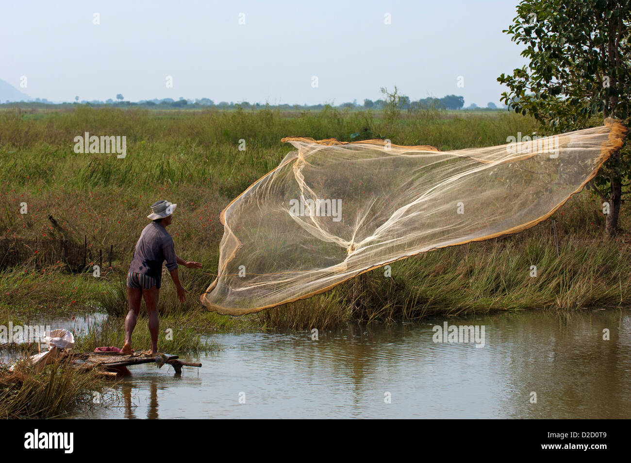 Cambodian fisherman Banque de photographies et d’images à haute ...