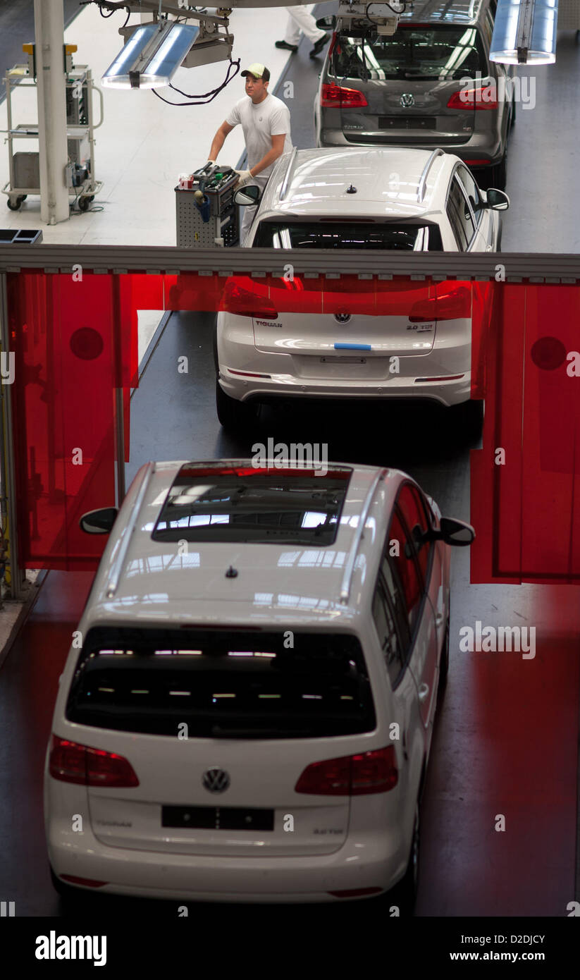 Volkswagen car factory production line Banque de photographies et d ...