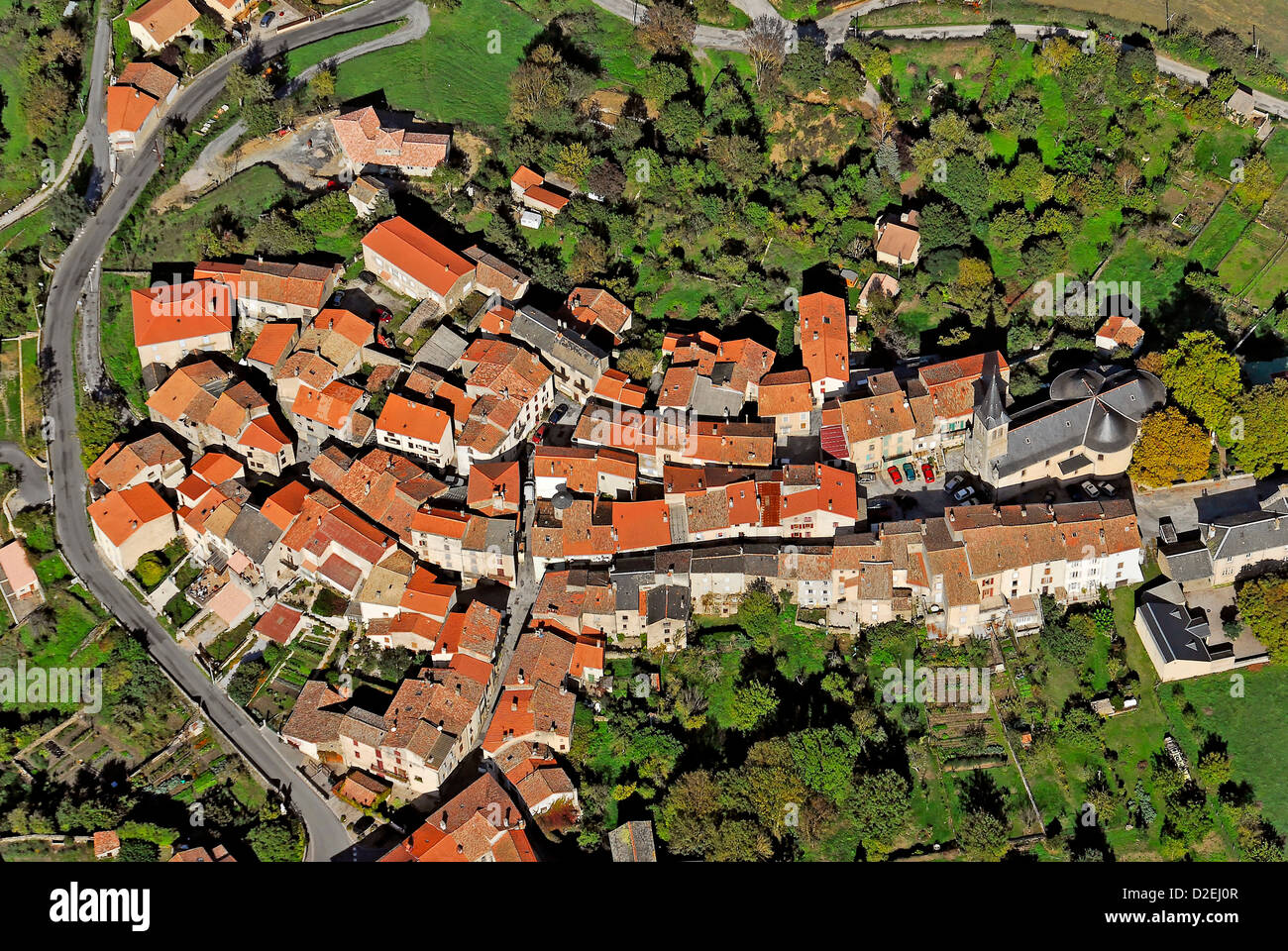 La France, l'Aveyron : le village Fayet . Vue aérienne Photo Stock - Alamy