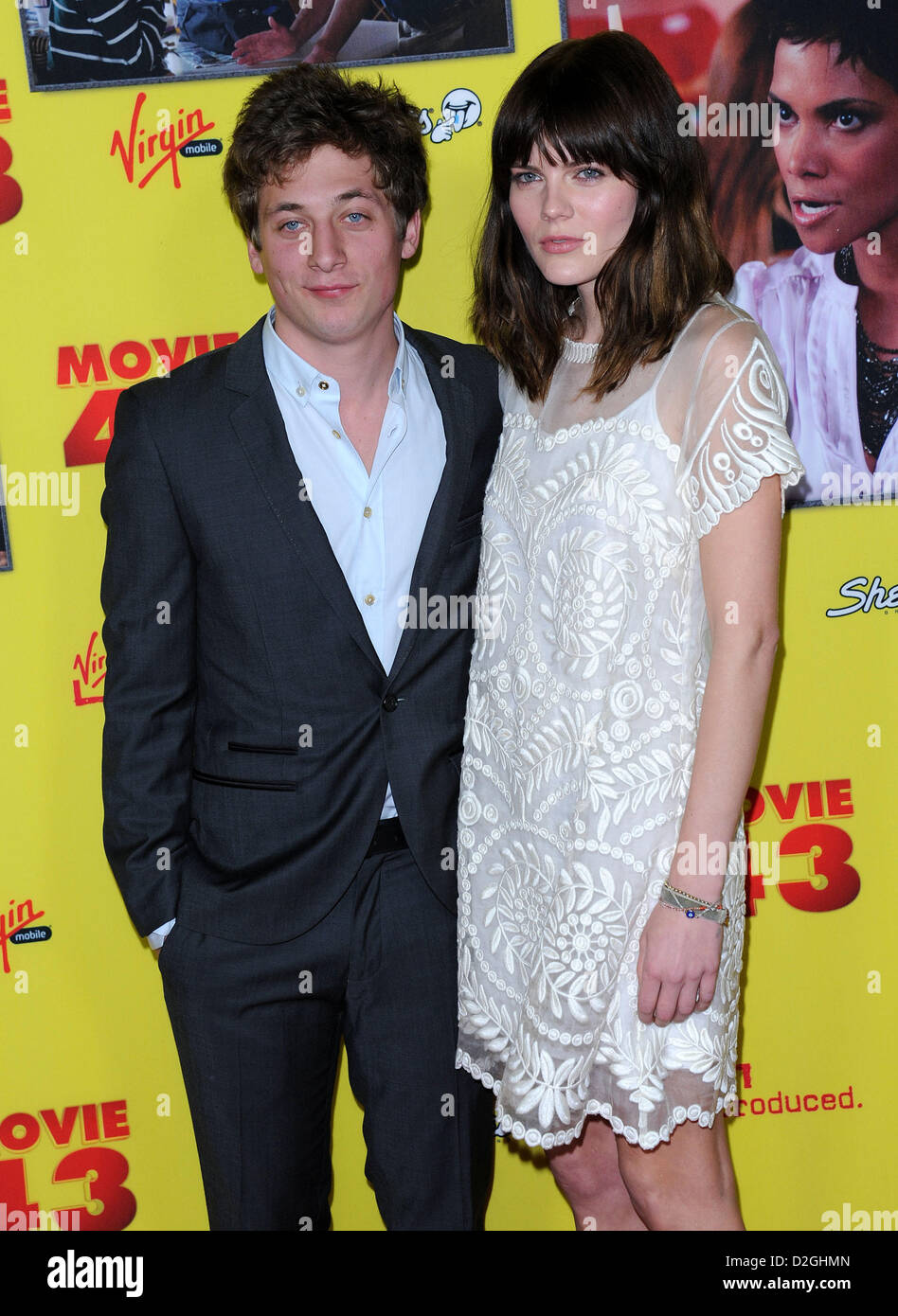 Jeremy allen white and emma greenwell Banque de photographies et d ...