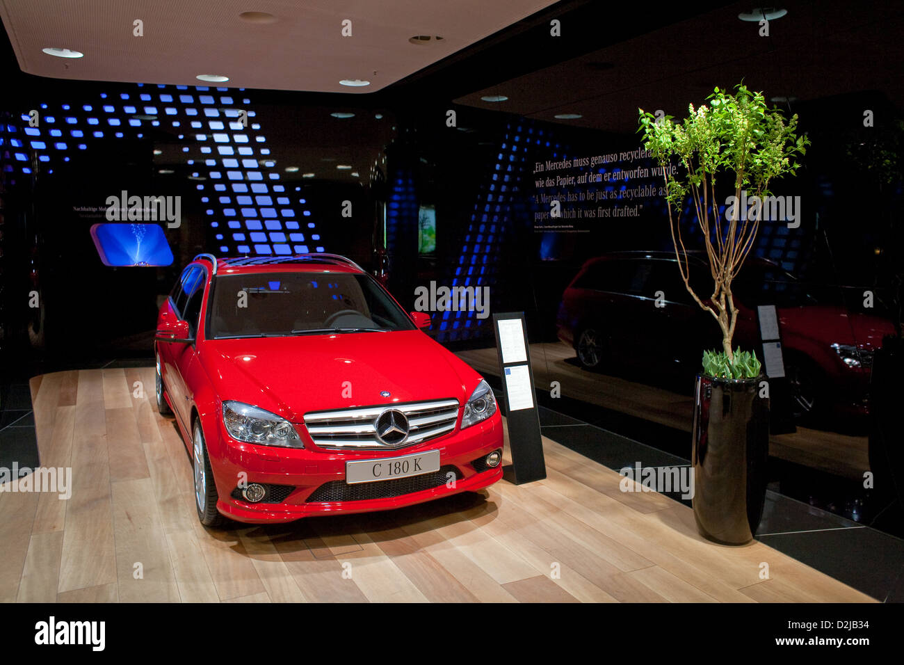 Mercedes showroom berlin Banque de photographies et d’images à haute ...