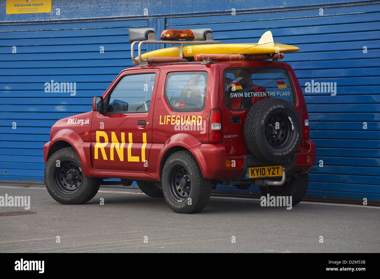 RNLI Lifeguard car Suzuki Jimny SUV stationné le long de la promenade à ...