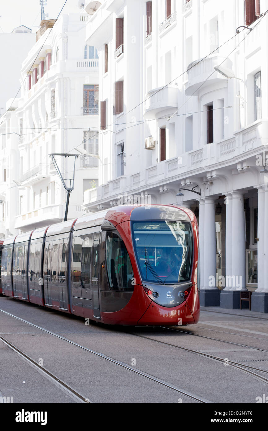 Le tramway dans les rues de Casablanca, Maroc Photo Stock - Alamy