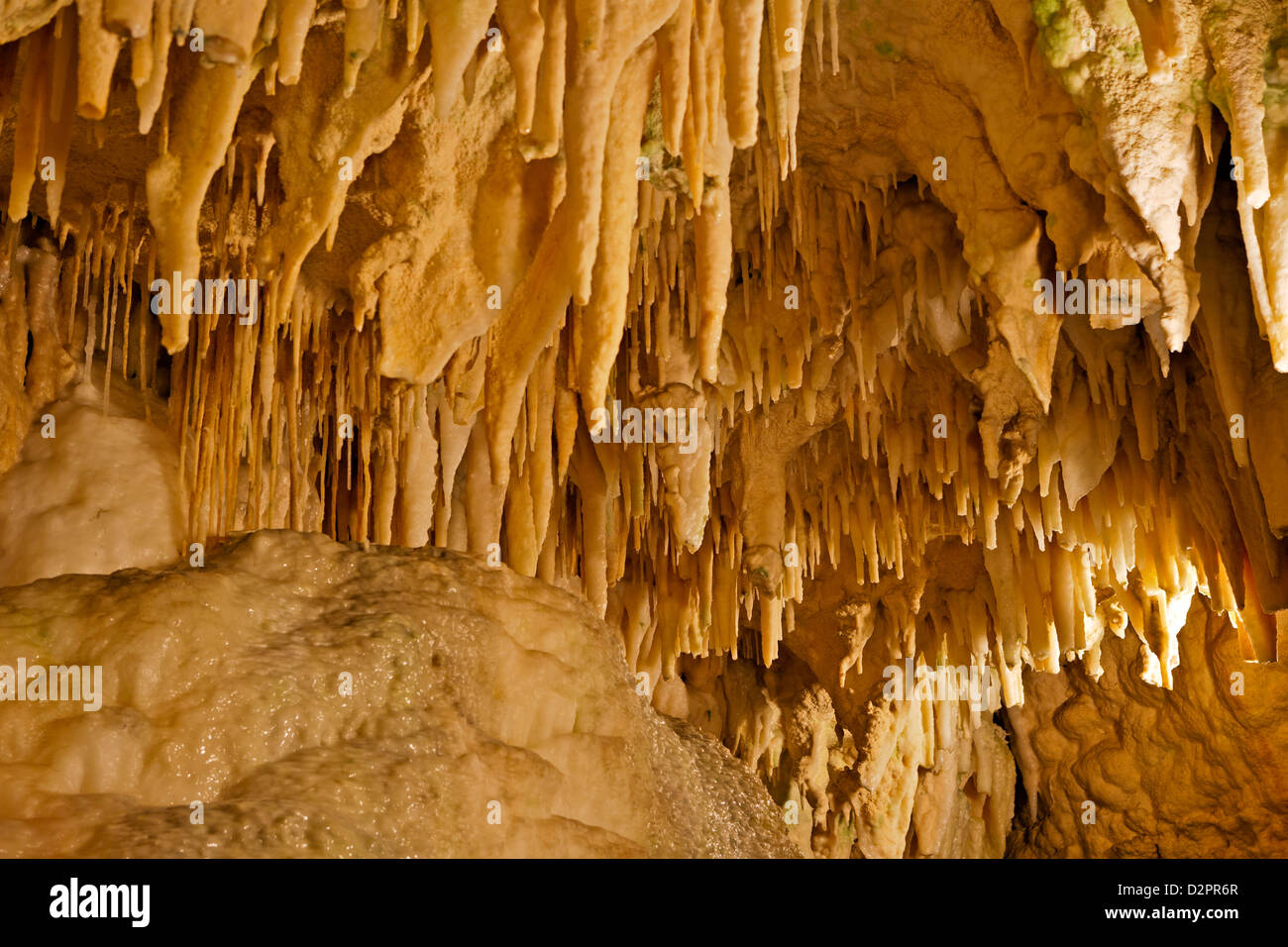 Grotte de stalactites calcaires Banque de photographies et d’images à ...