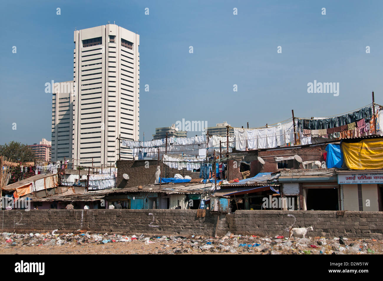 Mumbai slum buildings Banque de photographies et d’images à haute ...
