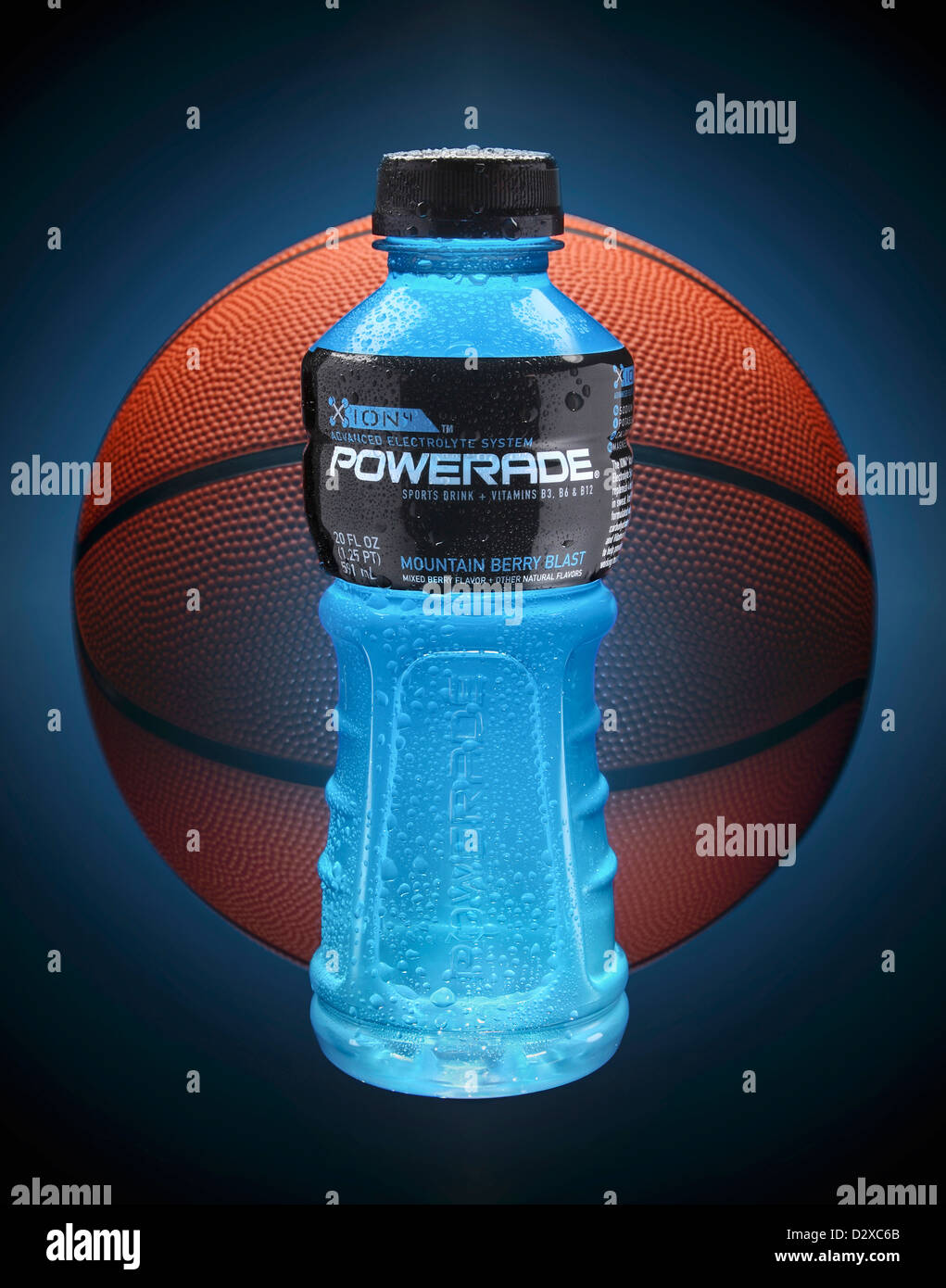 Powerade bottle Banque de photographies et d’images à haute résolution ...