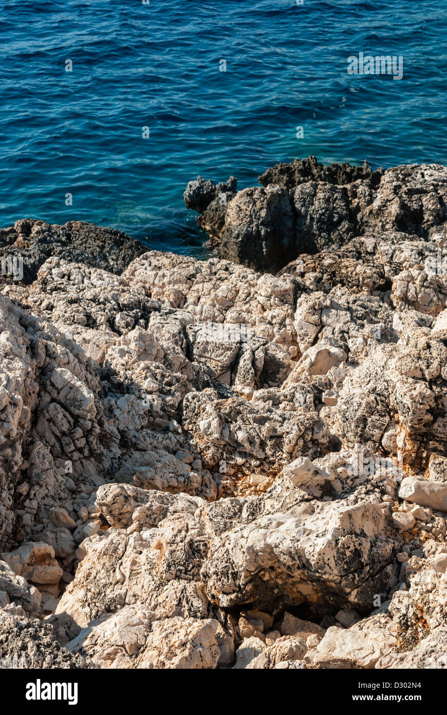 Paysage de bord de mer rocheux Banque de photographies et d’images à ...