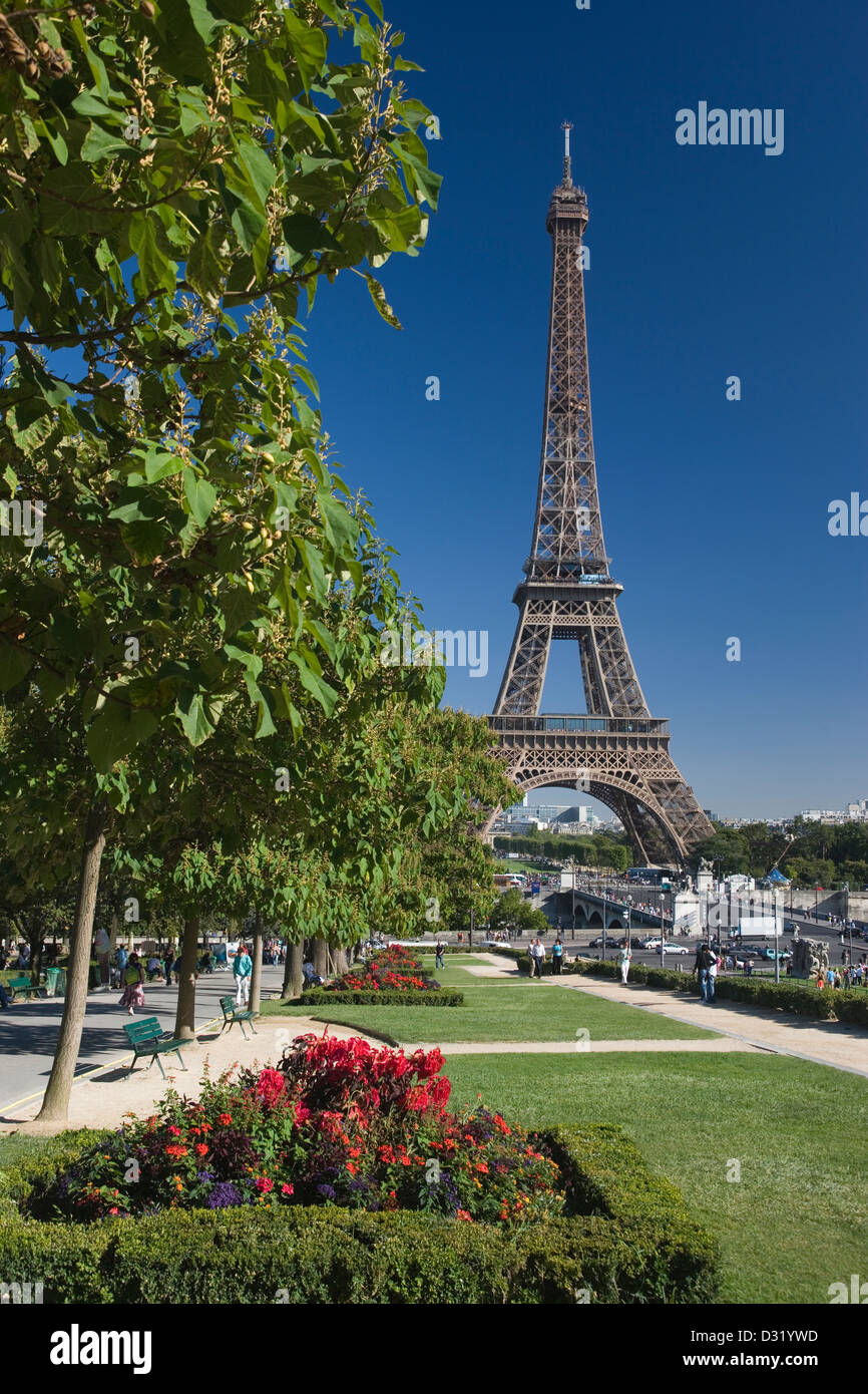 Paris france flower beds Banque de photographies et d’images à haute ...