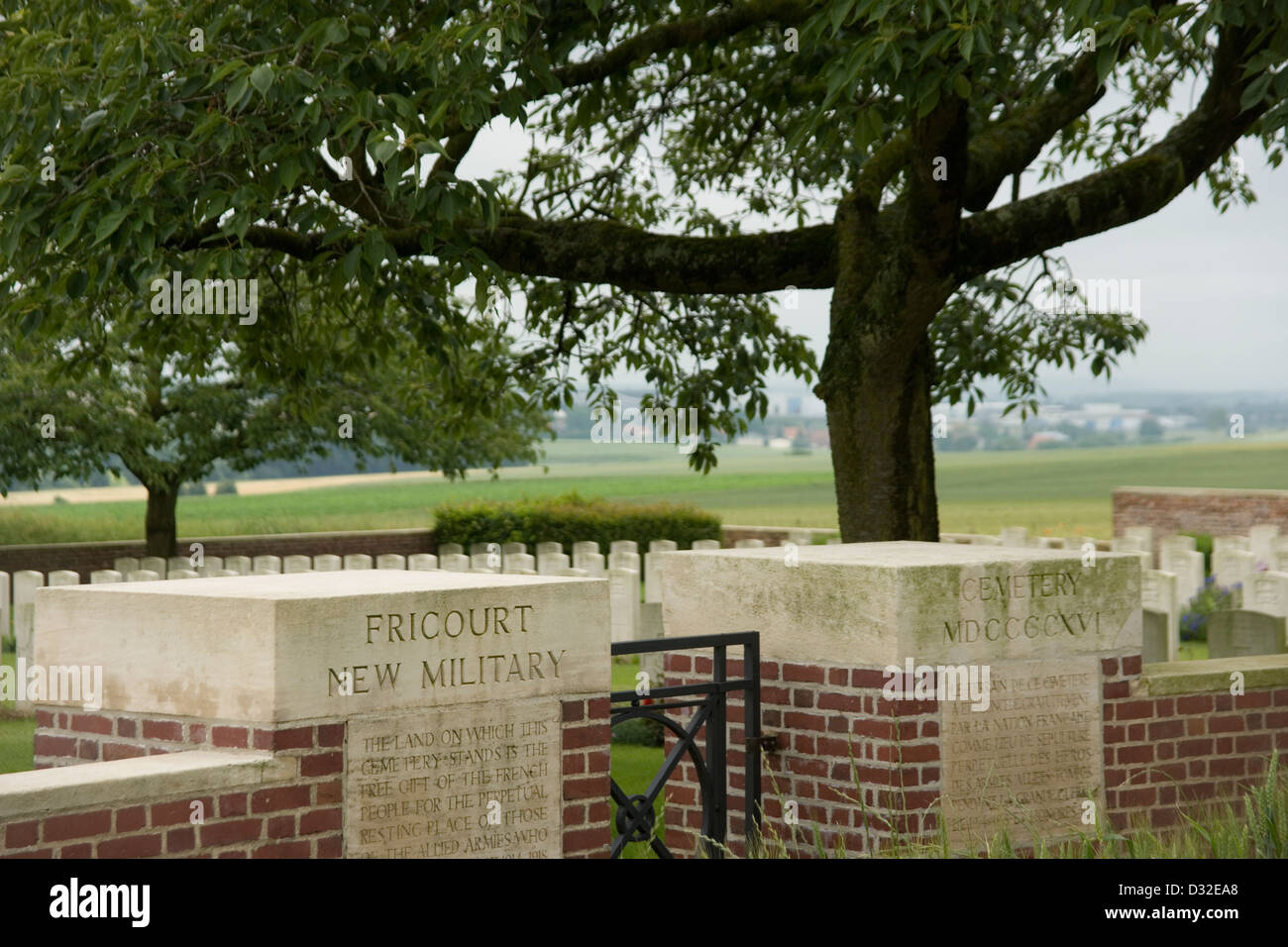 Fricourt nouveau cimetière britannique militaire sur la somme de 210 ...