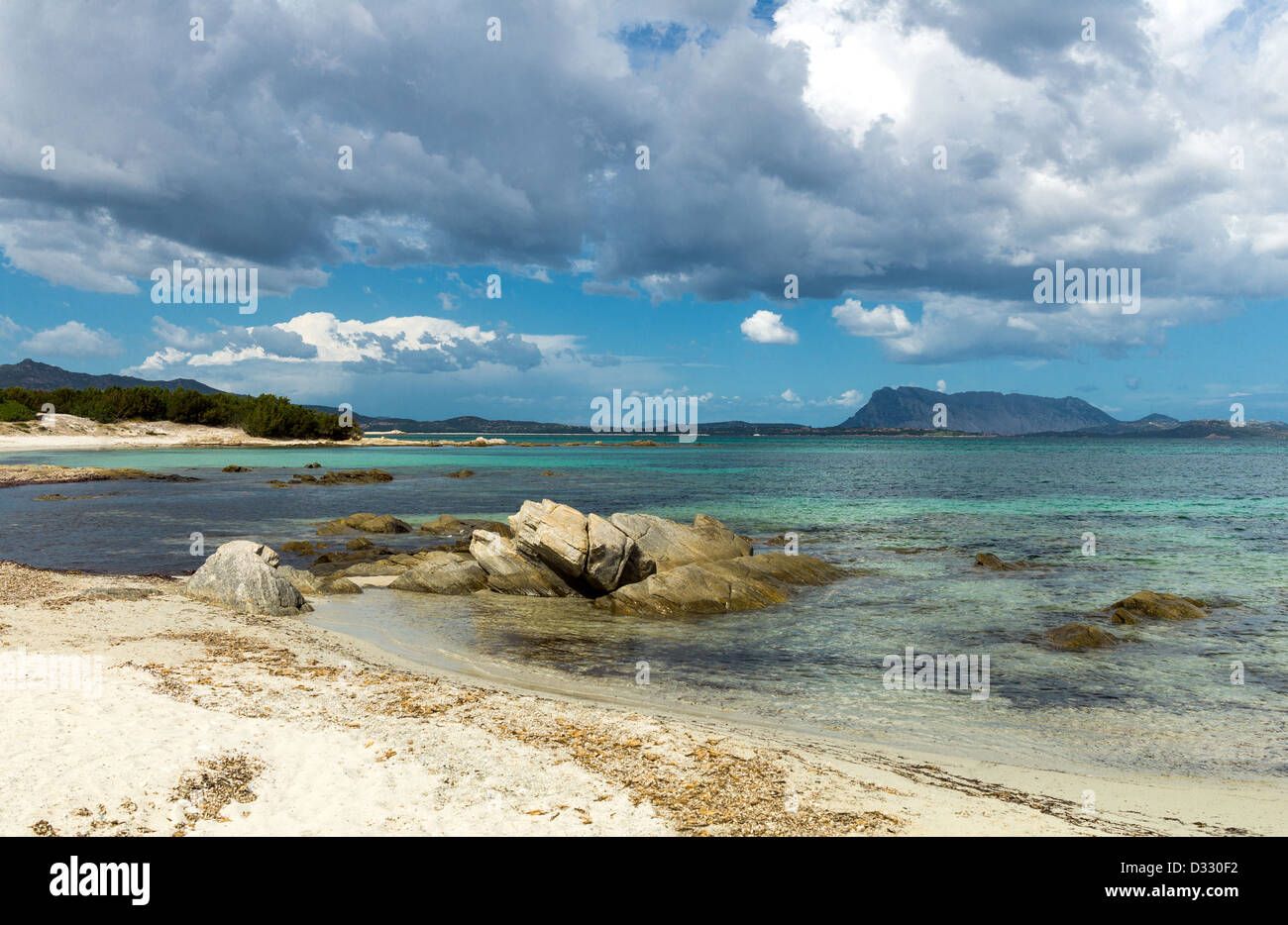 L'Italie, la Sardaigne, les plages et les falaises de San Teodoro Photo ...