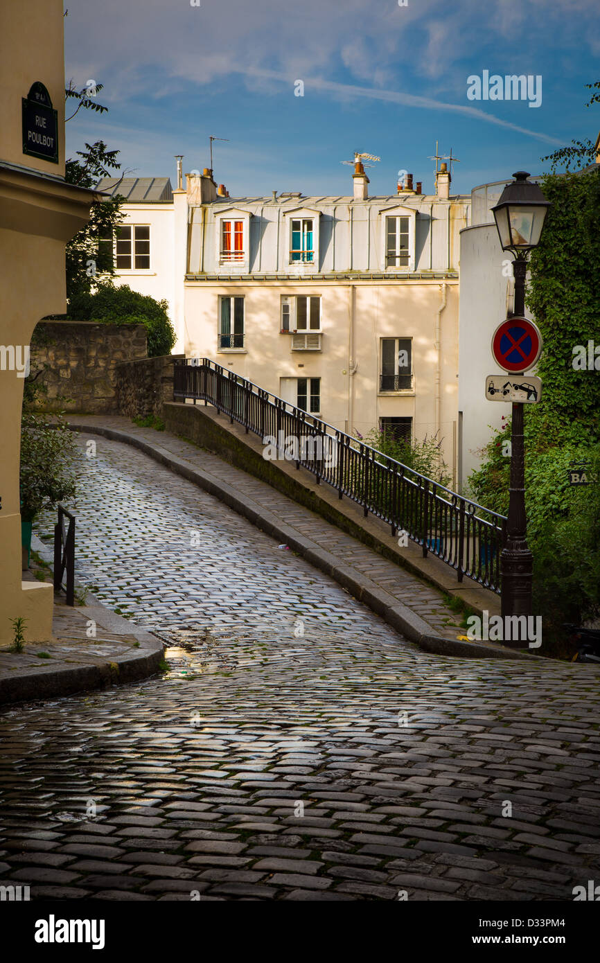 Allée sur la butte de Montmartre à Paris, France Photo Stock - Alamy