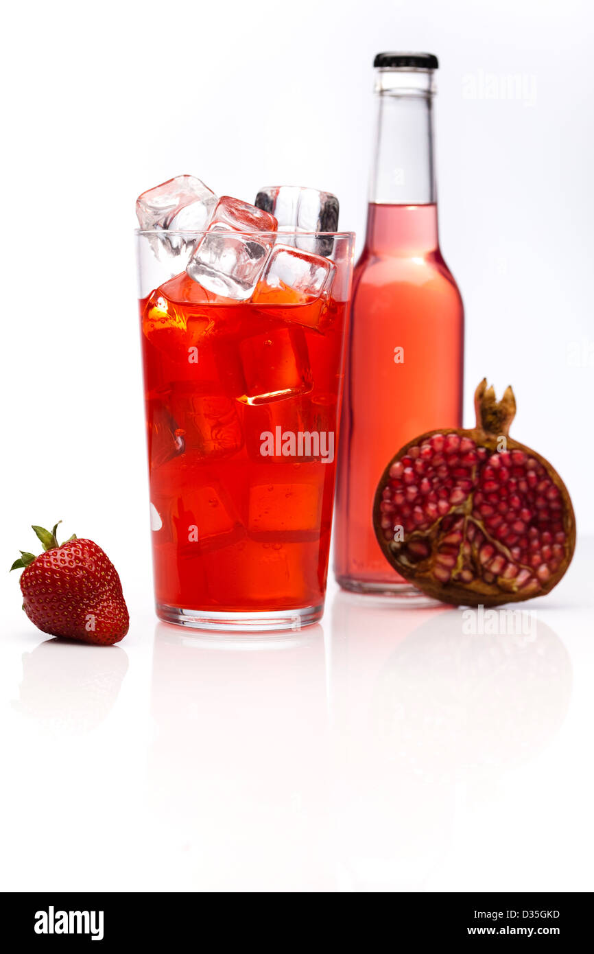 Boisson fraîche avec grenade Photo Stock - Alamy