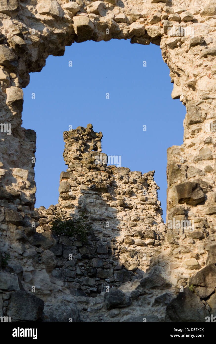 Vieux château ruines en Ukraine Seredne village de Transcarpathie Photo ...