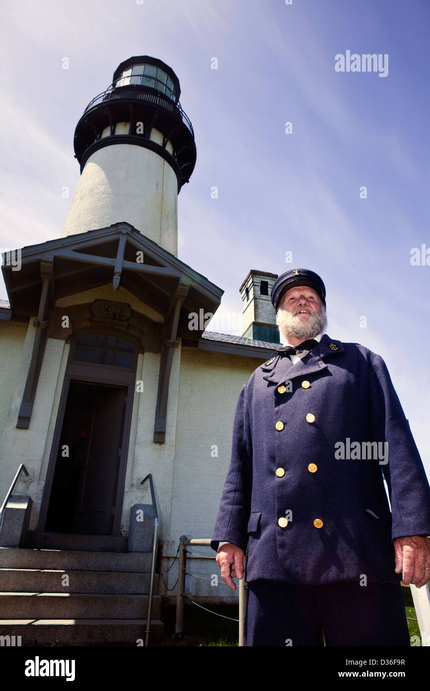 Docent Richard Elmer habillés en uniforme de gardien de phare at ...