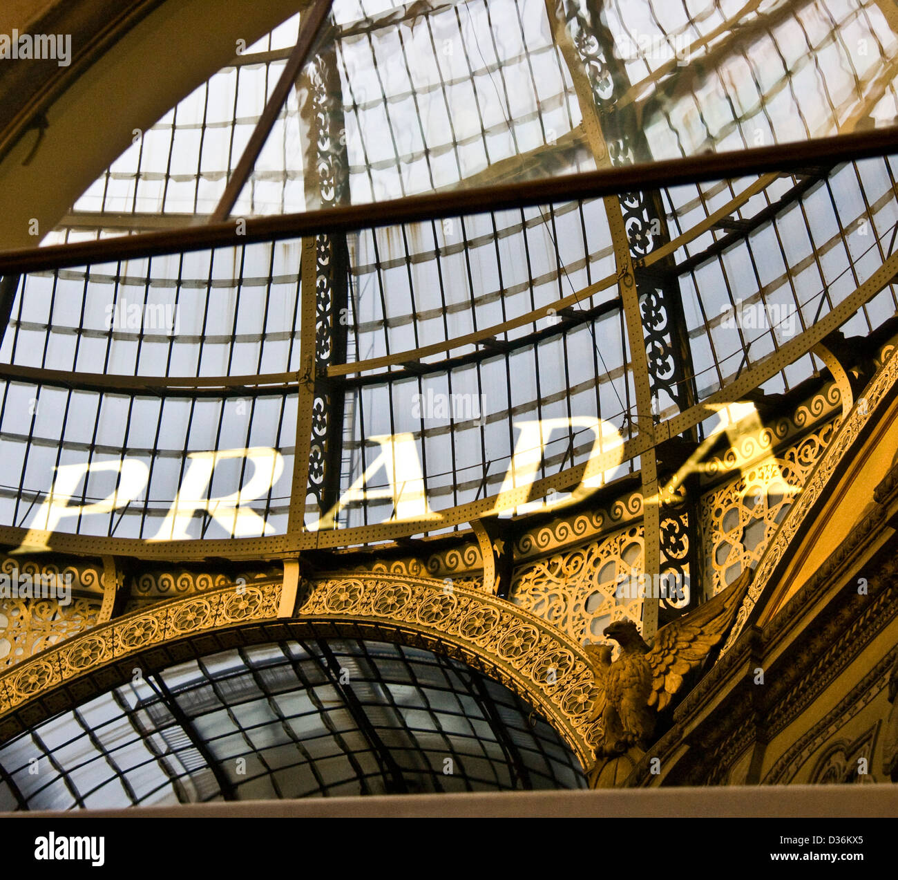 Prada label Banque de photographies et d’images à haute résolution - Alamy