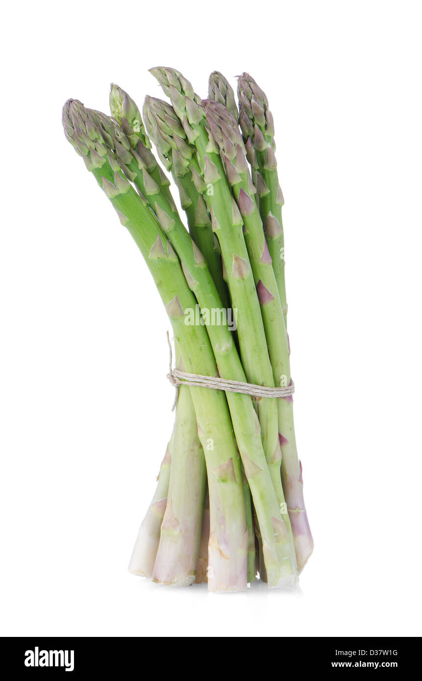 Les asperges vertes fraîches isolées sur fond blanc Photo Stock - Alamy