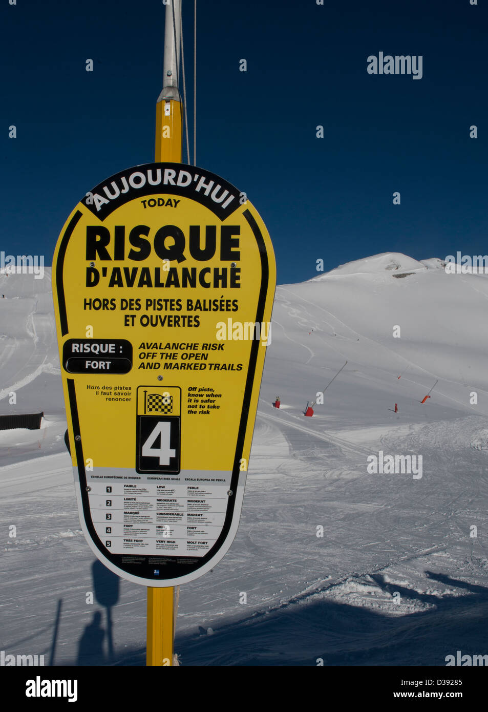 Black ski run piste sign Banque de photographies et d’images à haute ...