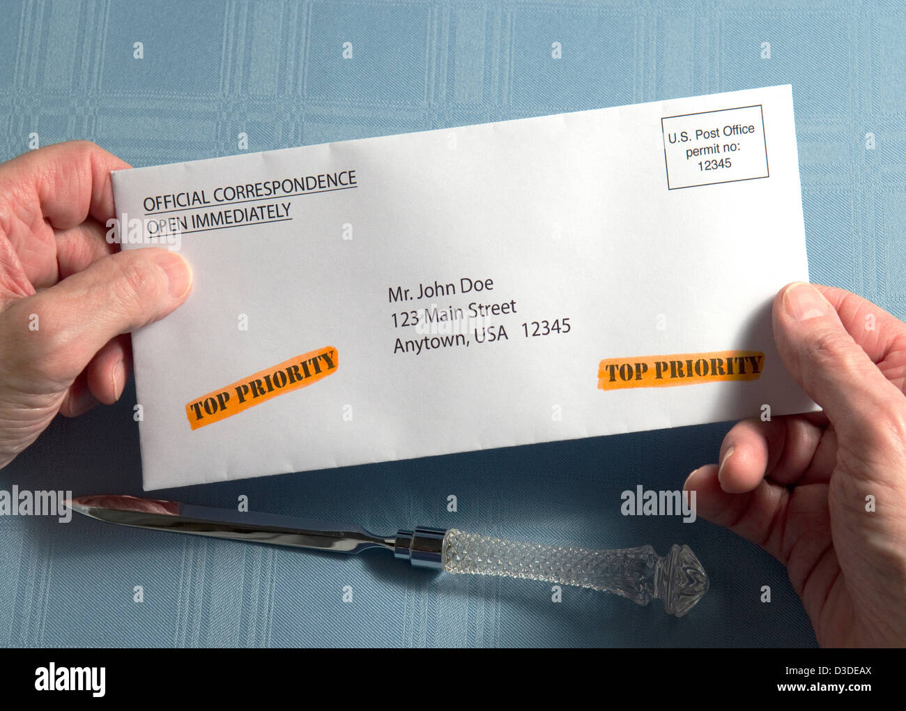 Priority mail envelope letter Banque de photographies et d’images à ...