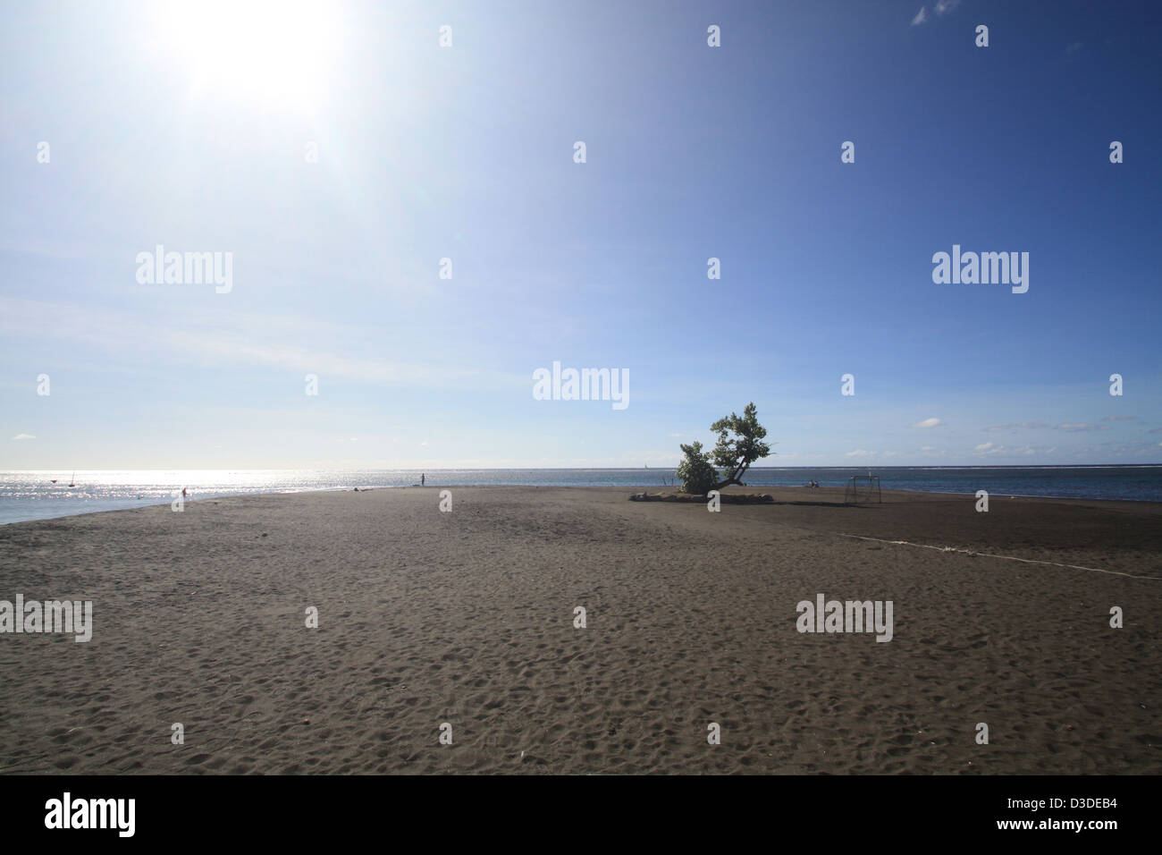 Beach with black sand on pointe venus Banque de photographies et d ...