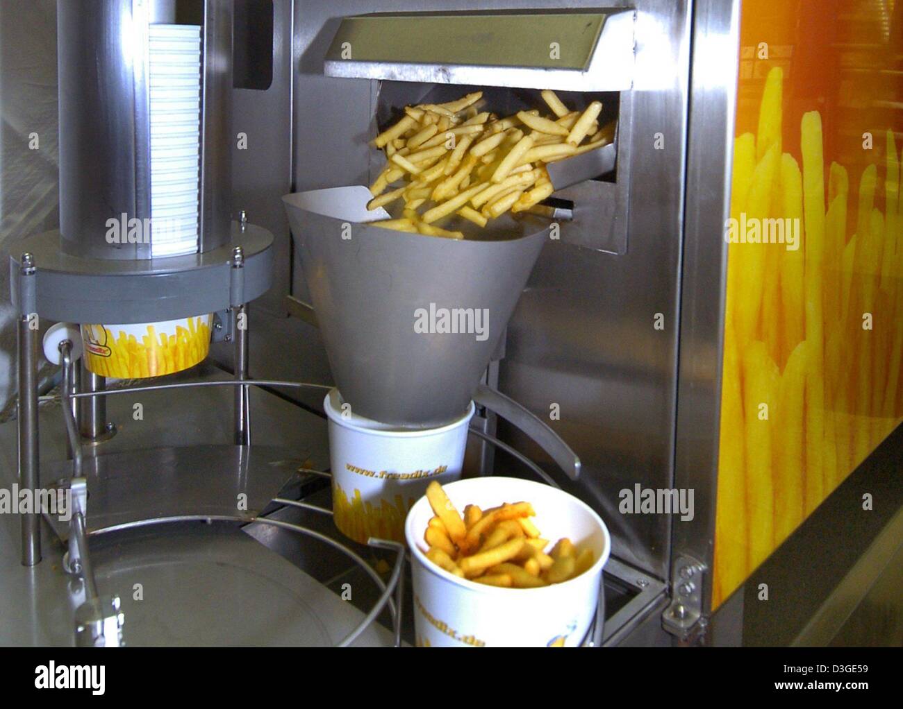 (Afp) - Une nouvelle portion de frites est issu d'un distributeur ...