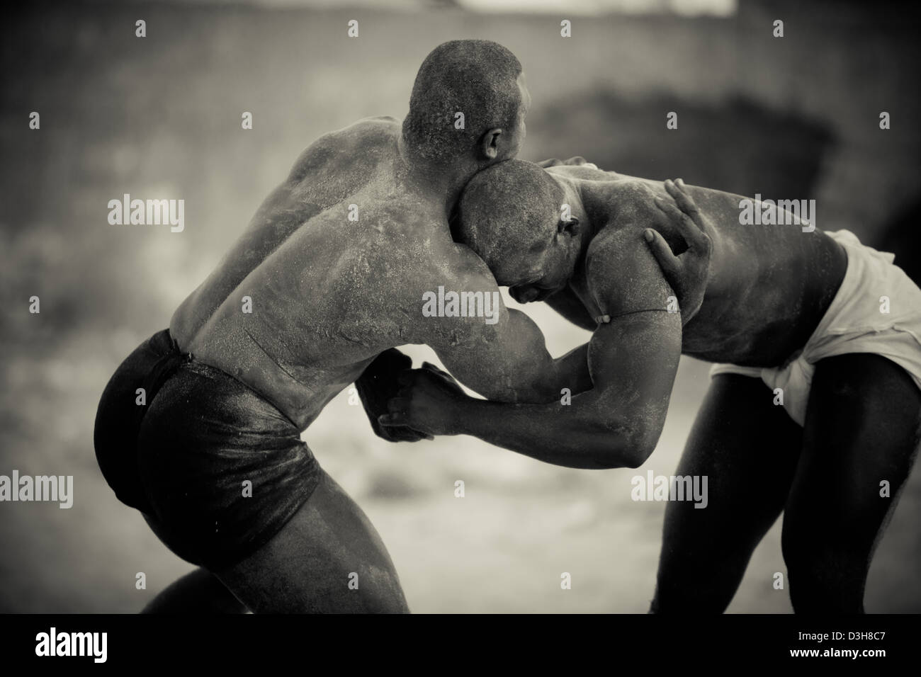Senegalese wrestlers in dakar training Banque de photographies et d ...
