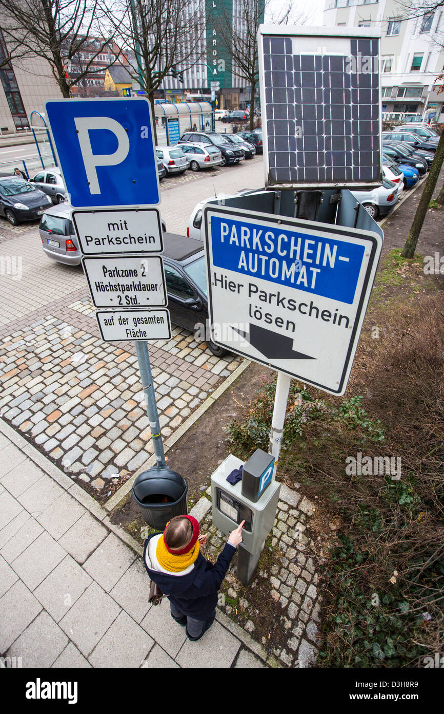 Parking ticket machine solar panel Banque de photographies et d’images ...