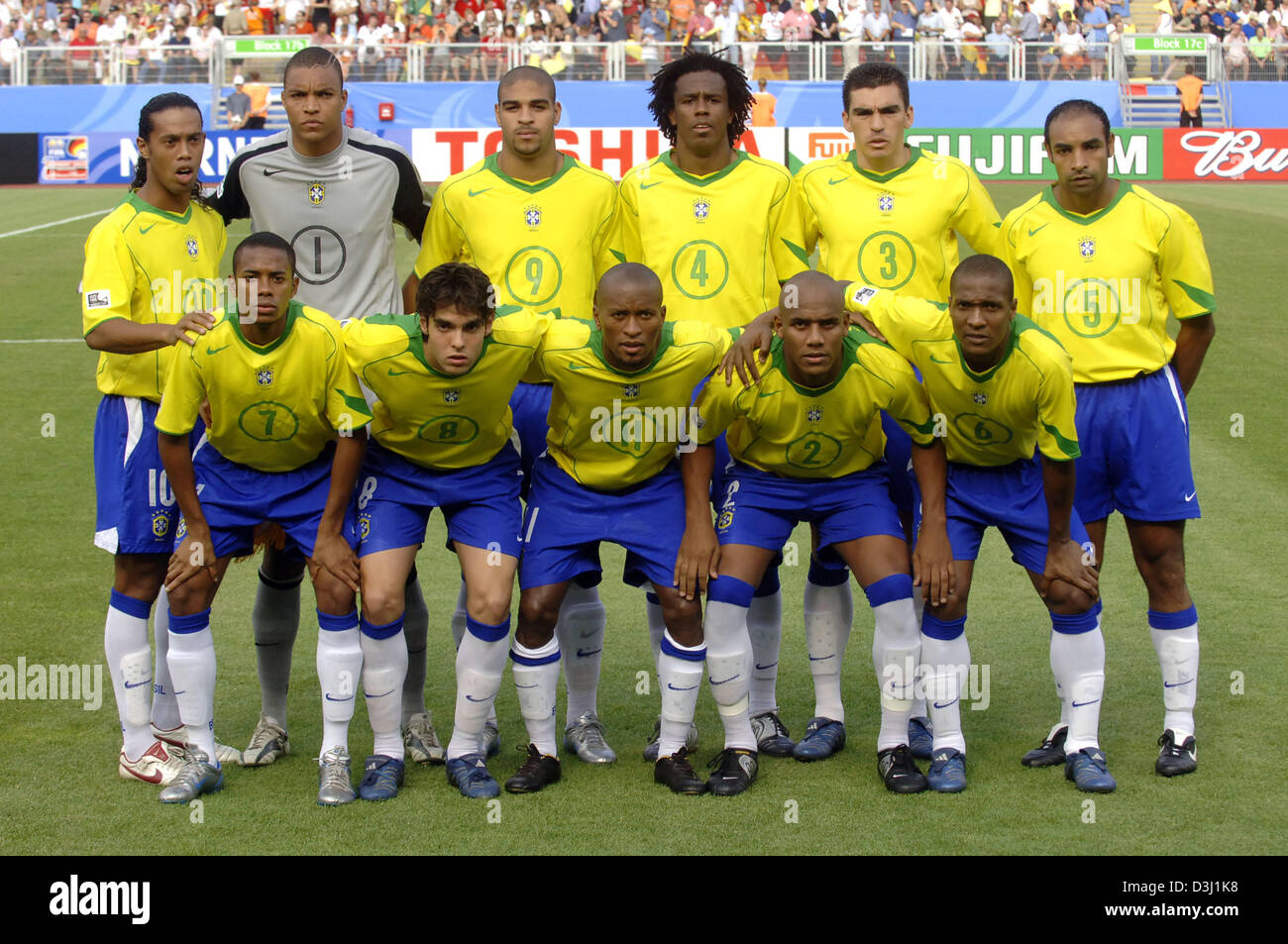 Front l r ronaldinho Banque de photographies et d’images à haute ...
