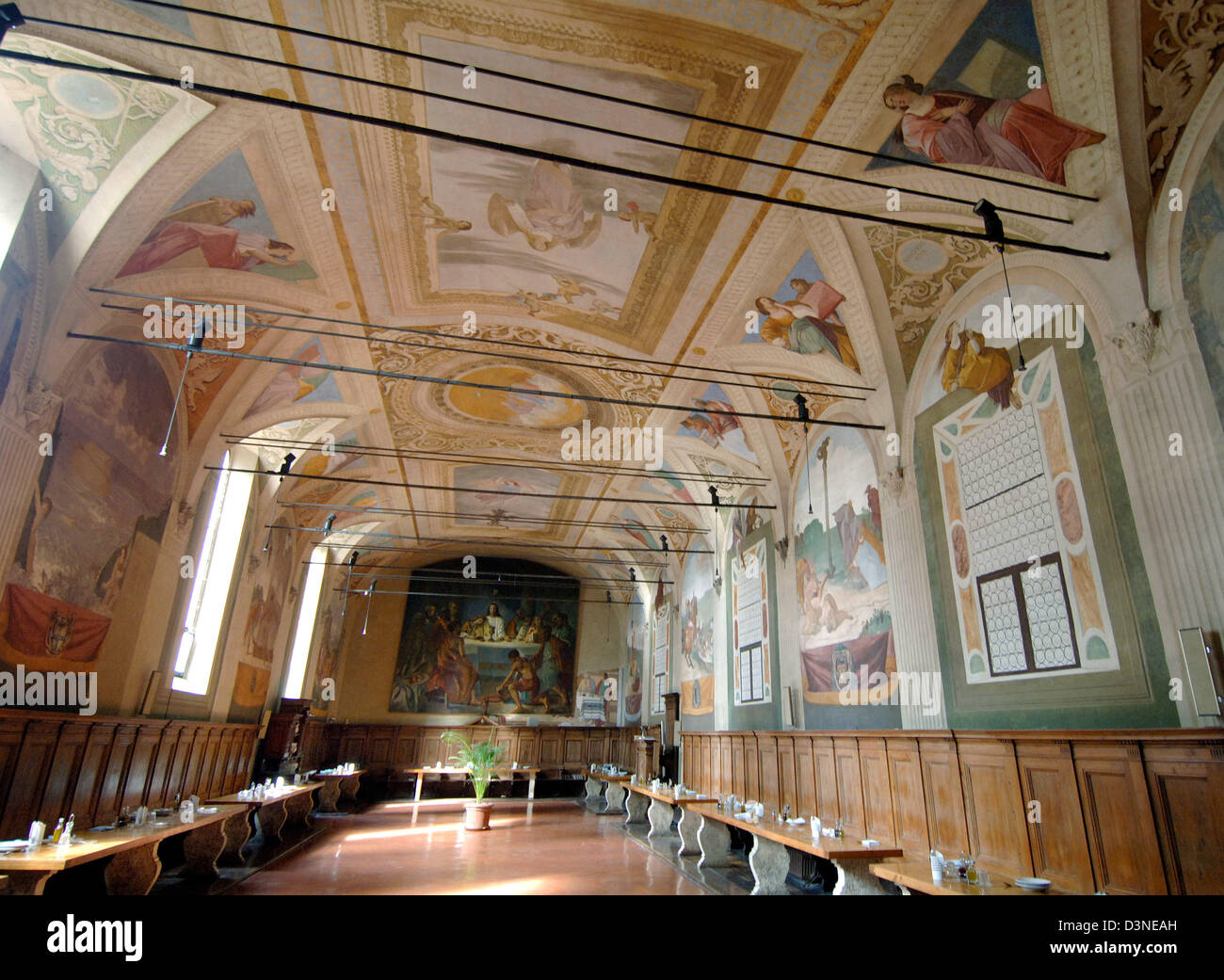 (Afp) - des fichiers La photo montre la salle à manger des moines - le ...