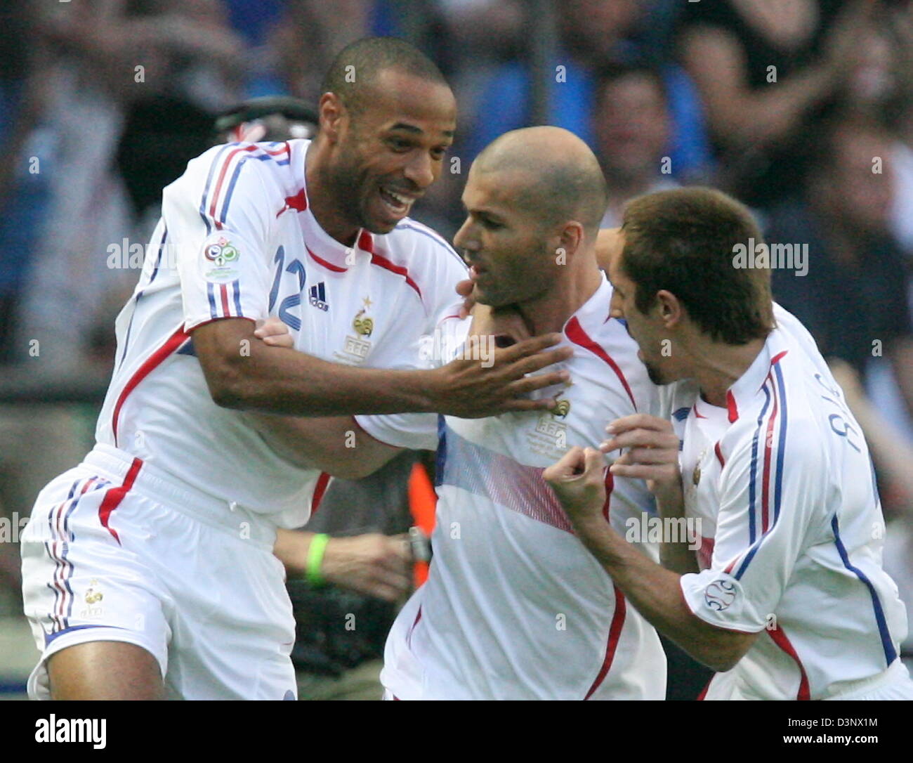 Thierry henry l r zinedine zidane Banque de photographies et d’images à ...