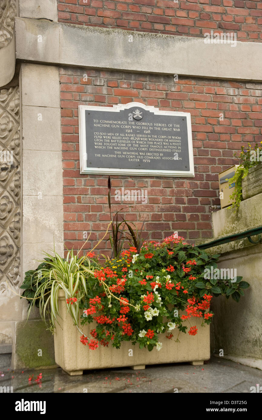 Machine Gun Corps Memorial en face de l'Hôtel de Ville d'Albert en ...