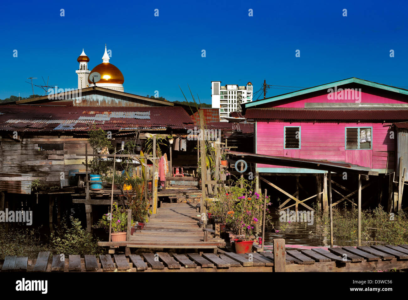 La capitale du Brunei Bandar Seri Begawan célèbre village de l'eau ...