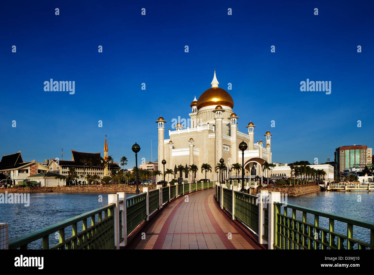 La pièce centrale de la capitale de Brunei Bandar Seri Begawan est la ...