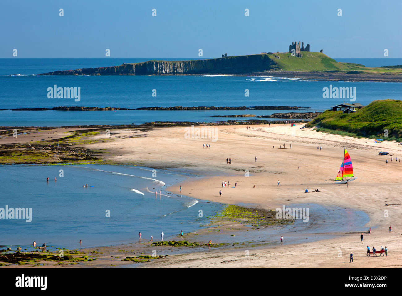 Château de dunstanburgh de la baie d'embleton Banque de photographies ...