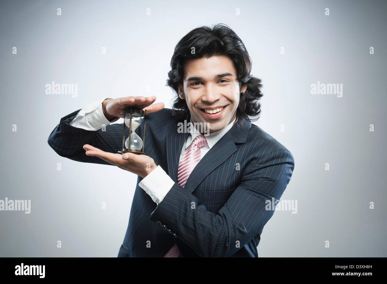 Homme sablier noir et blanc Banque de photographies et d’images à haute ...